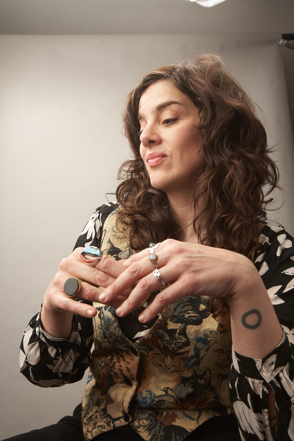 Sandy Ewen, Tom Carter & Lexie Mountain - The Red Room